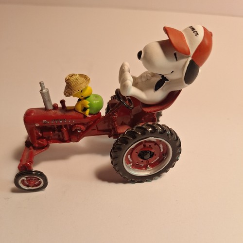 Farmall Tractor Hamilton Collection Peanuts Snoopy “ Farm Greetings ...