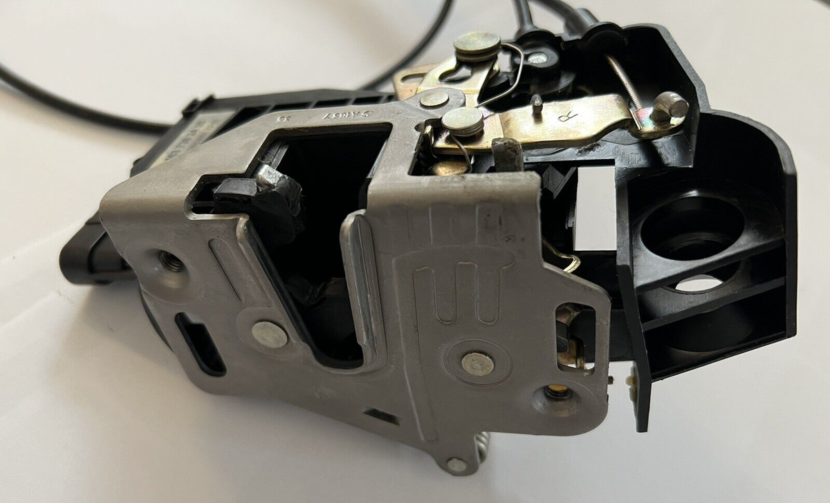 One New Genuine Door Lock Actuator Rear Right 1637302435 For Mercedes MB
