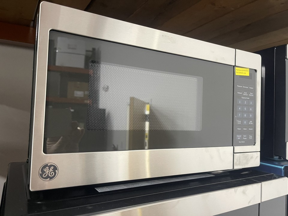 GE GCHK07N1WSS 0.7CF Spacemaker Countertop Microwave | eBay