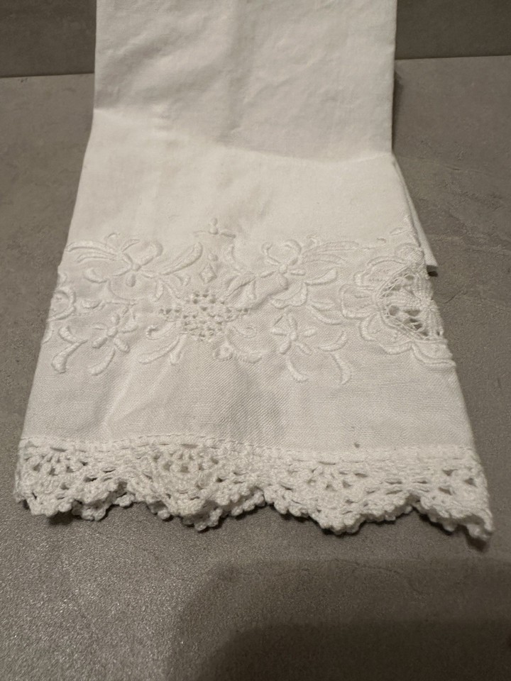 Vintage Hand towel -textile cutwork embroidery filet lace inserts ...