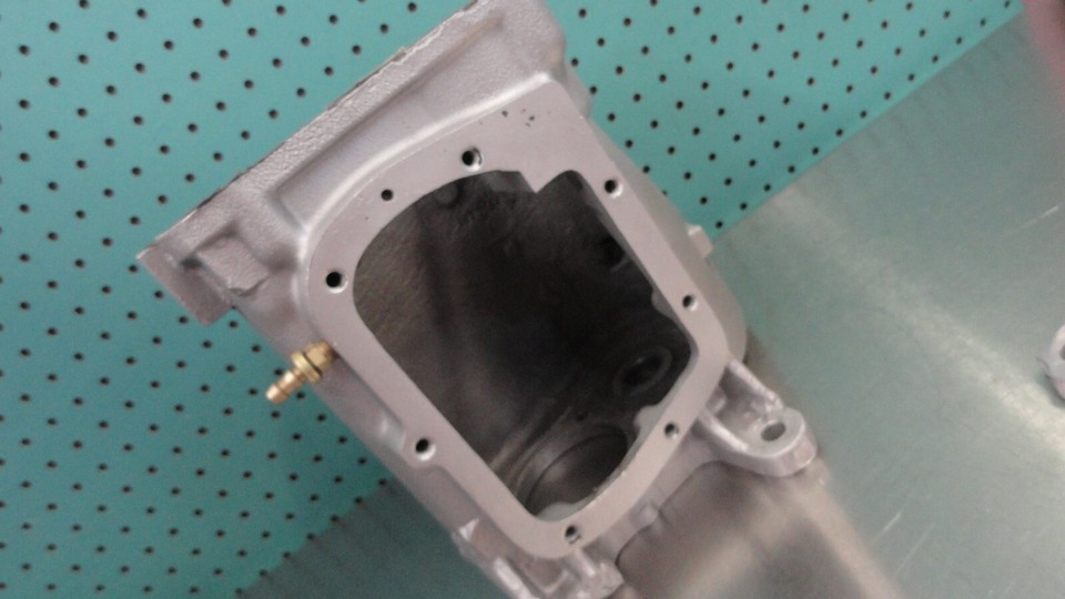 Aluminum Muncie 4-Speed Transmission Main Case 3925661 Broken Ear ...