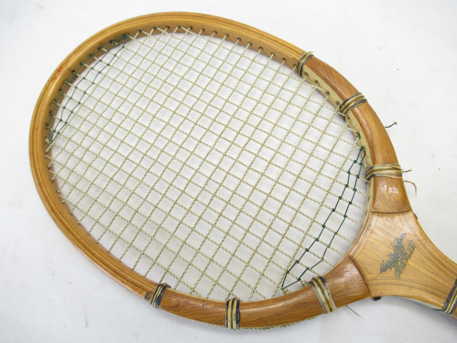 VINTAGE HARRY C. LEE CO. "THE BAT" WOODEN TENNIS RACQUET. ANTIQUE ...