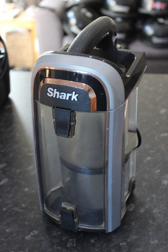 (68) Shark AZ910UKT 31 & 40 Vacuum Cleaner Spares: Hose, Wand, Bin ...