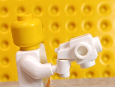 LEGO White Pistol Square Blaster Short Barrel Star Wars Space Ray Gun 4 ...