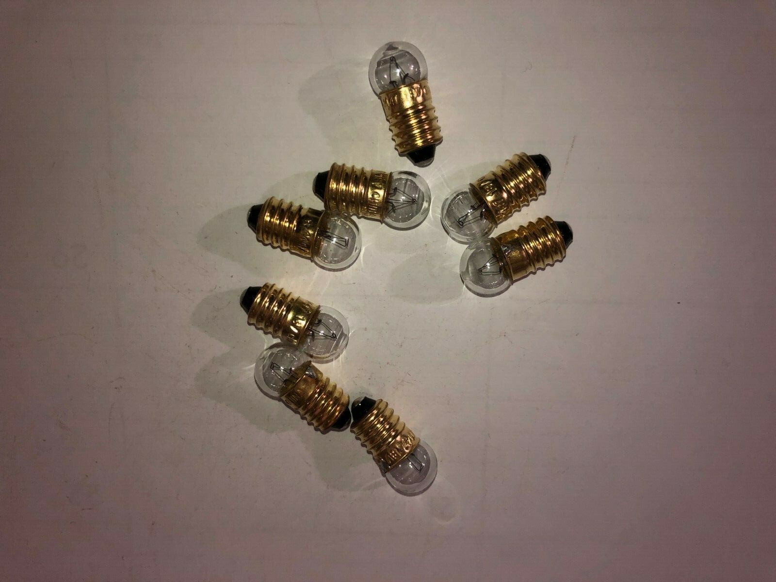 LIONEL PARTS, #1447 , 18 VOLT SCREW BASE BULB . (8) | eBay