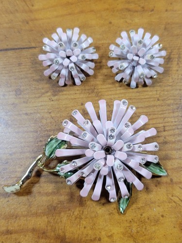 VTG. 1970's CELEBRITY JEWELRY Pink Flower Pin & Clip On Earrings Set ...