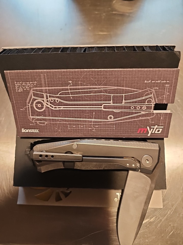 LionSteel Myto Frame Lock MT01 CF Knife M390 Stainless and Carbon Fiber ...