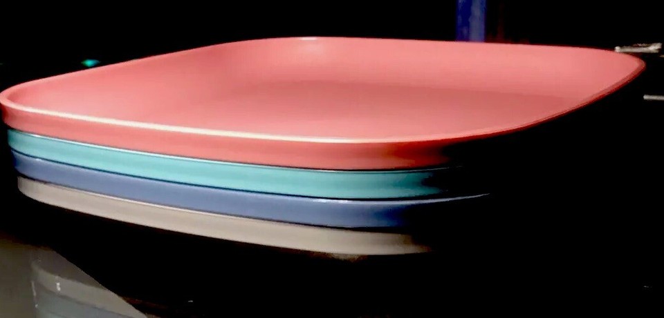 TUPPERWARE NEW VINTAGE SQUARE PLATES SET OF 4 IN CLASSIC PASTELS #1535 ...