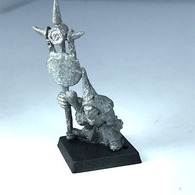 Metal Classic Night Goblin Standard Bearer Orcs Goblins Warhammer ...