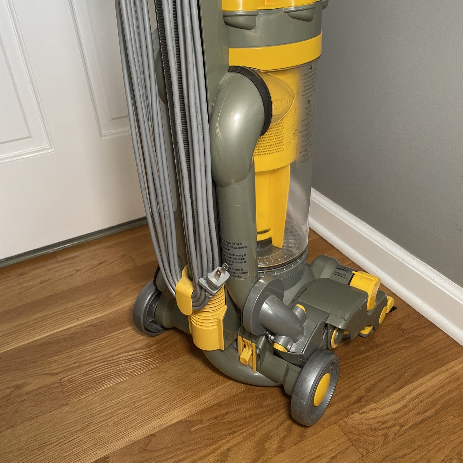Dyson DC07 All Floors Upright Bagless Vacuum Cleaner Yellow TESTED ...