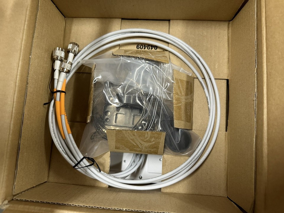 Cisco Aironet 6dBi Dual Band 60 Degree Patch Antenna AIR-ANT2566D4M-R ...