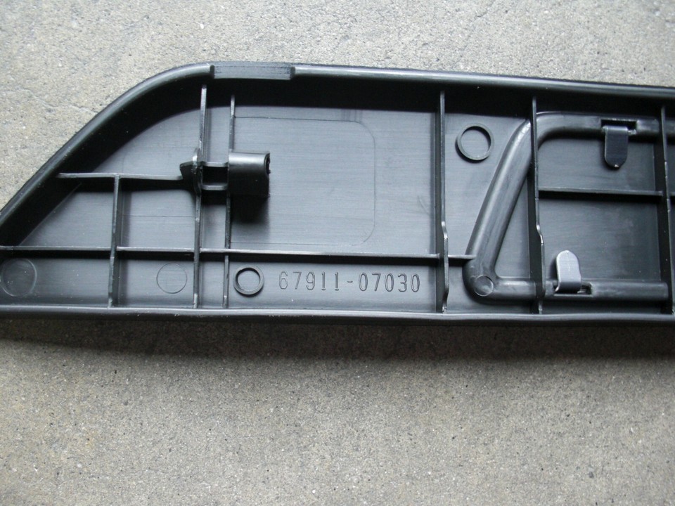 TOYOTA AVALON DOOR SILL TRIM PANEL 67911-07030-C0 RIGHT FRONT USED | eBay
