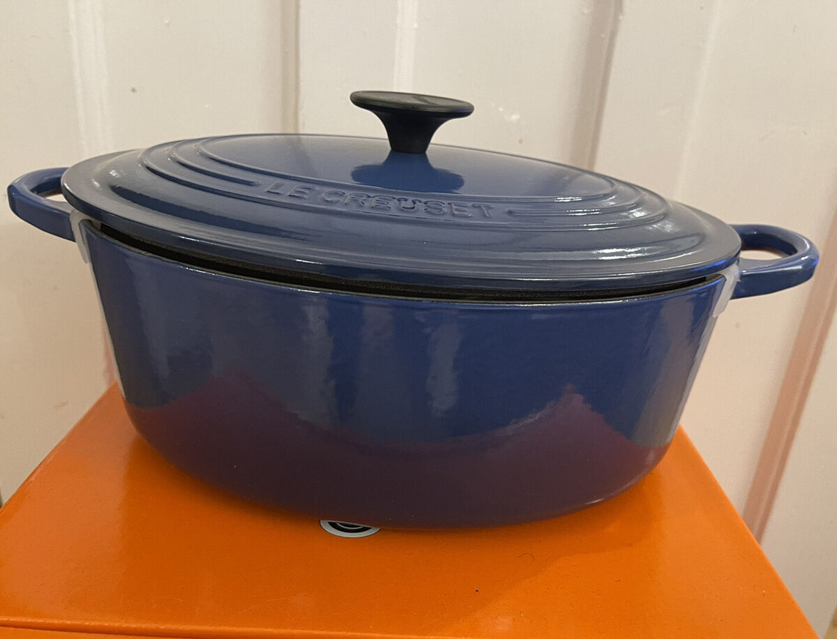 Le Creuset Cast Iron 29cm Oval Casserole - Cobalt (NEW IN Le Creuset Cast Iron 29cm Oval Casserole - Cobalt (NEW IN