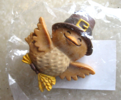 1981 HALLMARK Thanksgiving Pin, Turkey w/ Pilgrim Hat, Holding Wheat ...