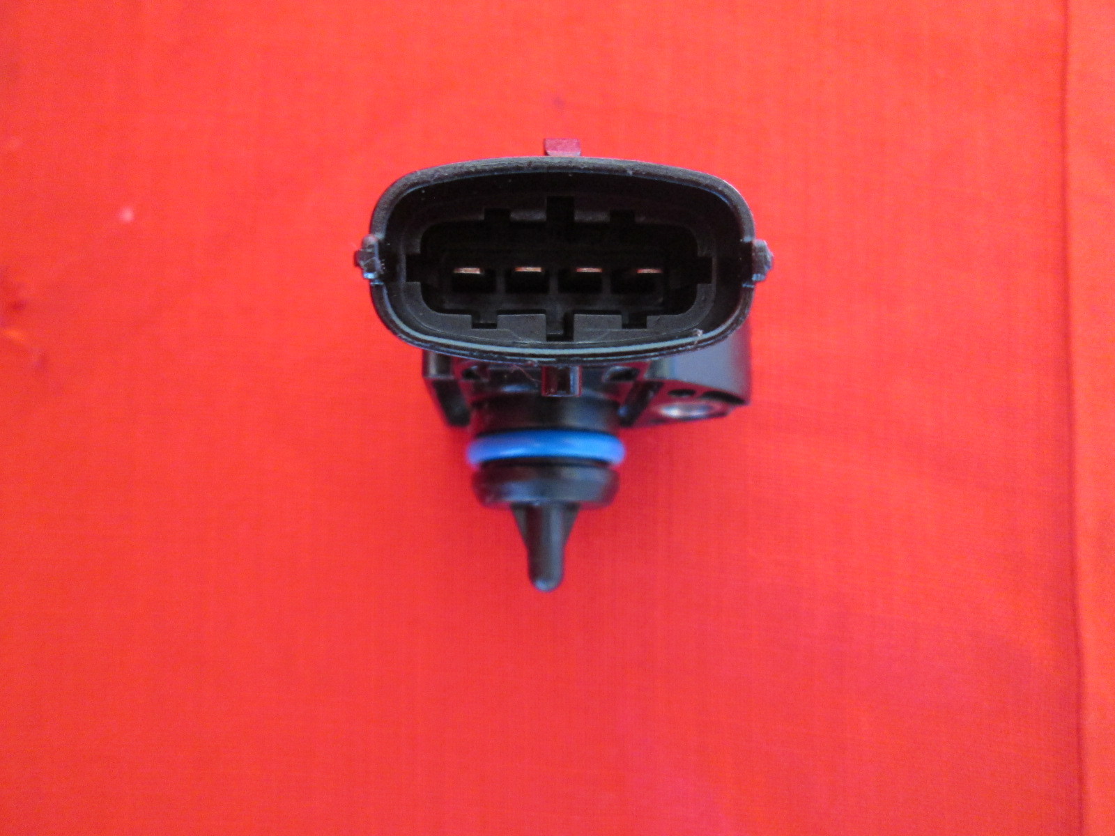 Fuel Pressure Sensor For Volvo s40 v50 2.4i on Fuel Rail 31272733 ...