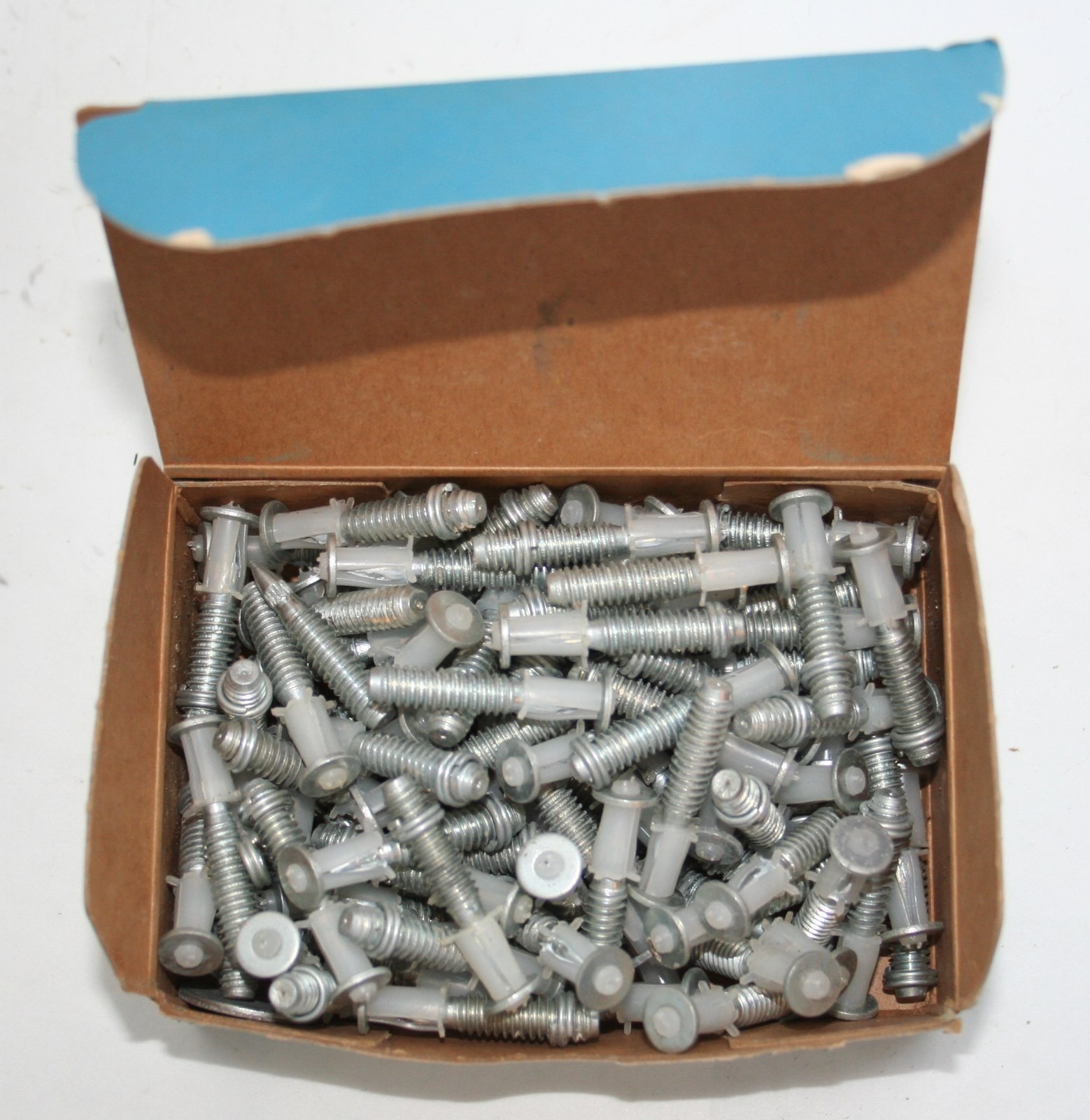 (100) Star Metal Stud fasteners with 1/4/20 threads 1 1/4" long ...