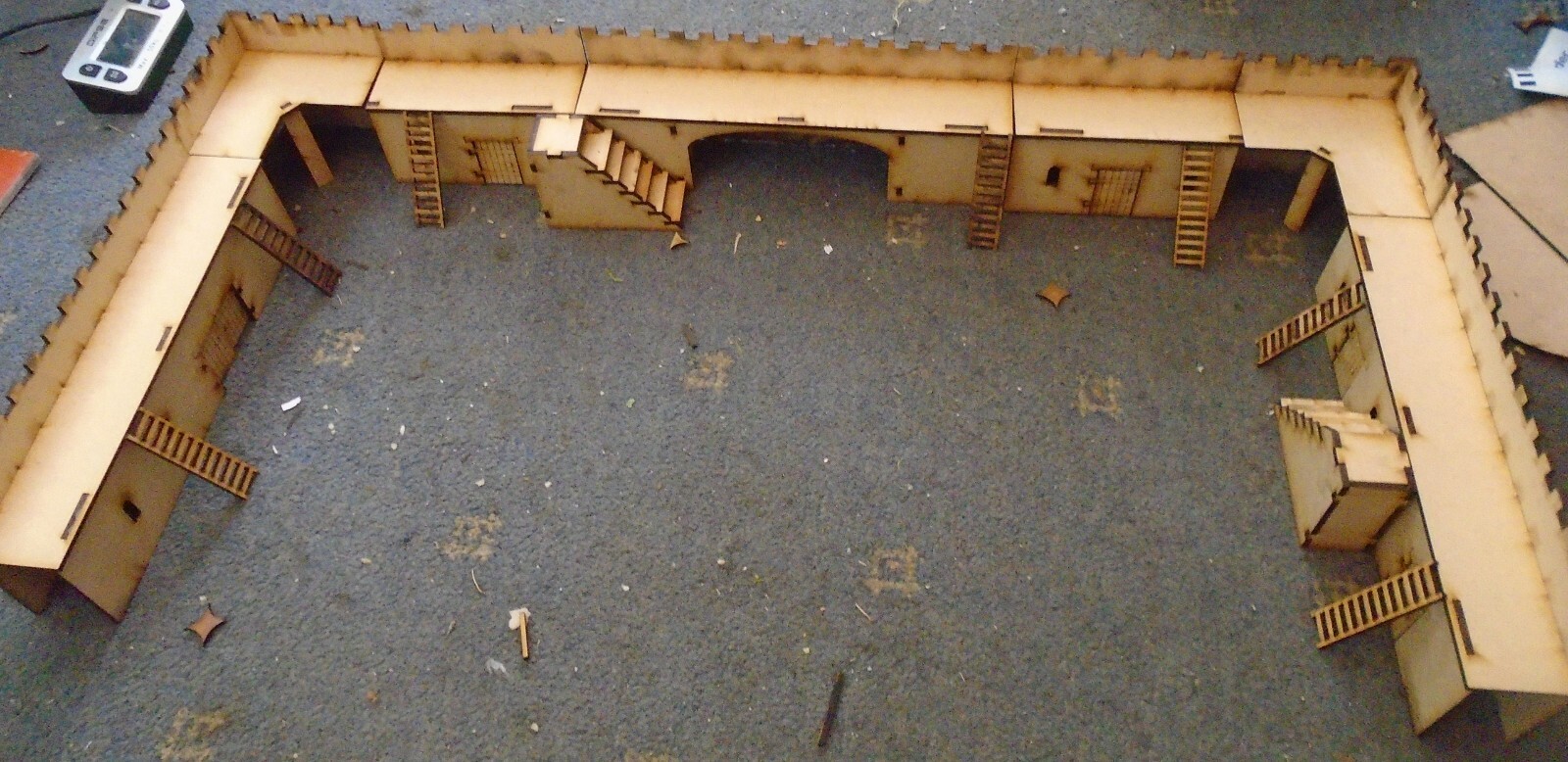 28mm Town or Castle walls 1300cm+ with building under walkway modular ...