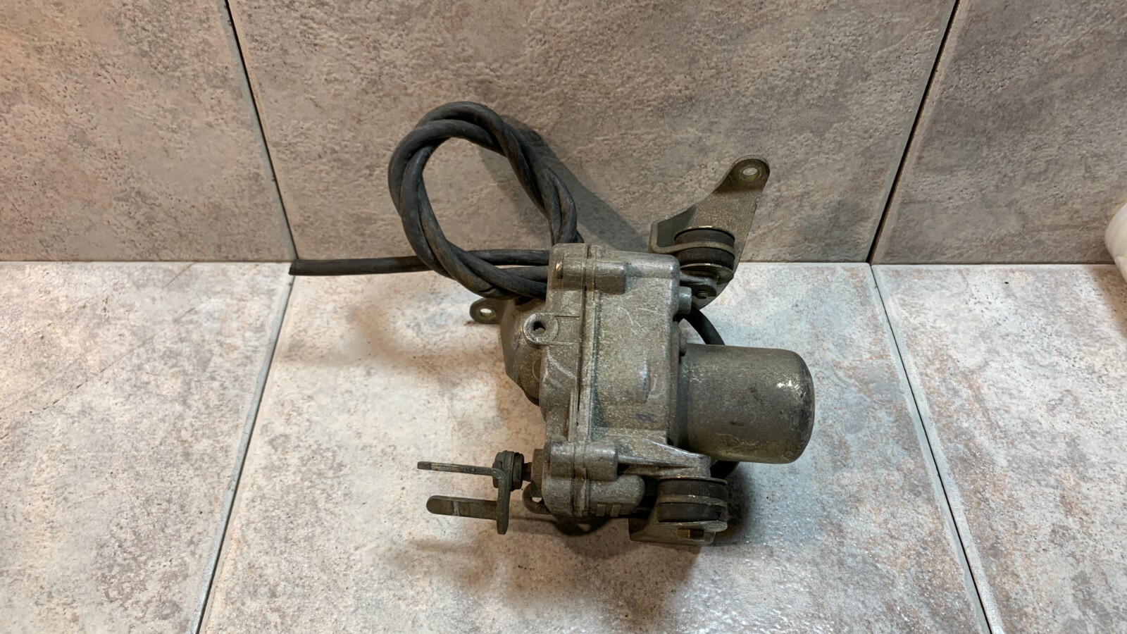 ORIGINAL Mercedes W202 W463 W124 Tempomat Stellmotor Stellglied ...