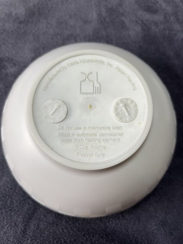 The Pampered Chef Chillzanne Bowl White Checkered Lid 3 Cup Volume ...