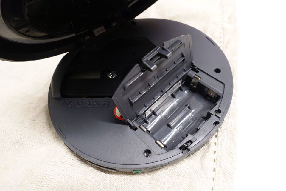 Philips Magnavox MPC500 Portable FM Tuner CD Player with 100 ESP ...