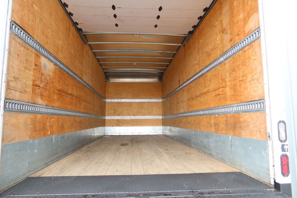 268 DIESEL 24FT BOX CUBE VAN DELIVERY DOOR LIFT GATE NON-CDL TRUCK LOW ...
