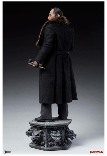 DRACULA - Van Helsing Peter Cushing Premium Format Figure 1/4 Statue ...