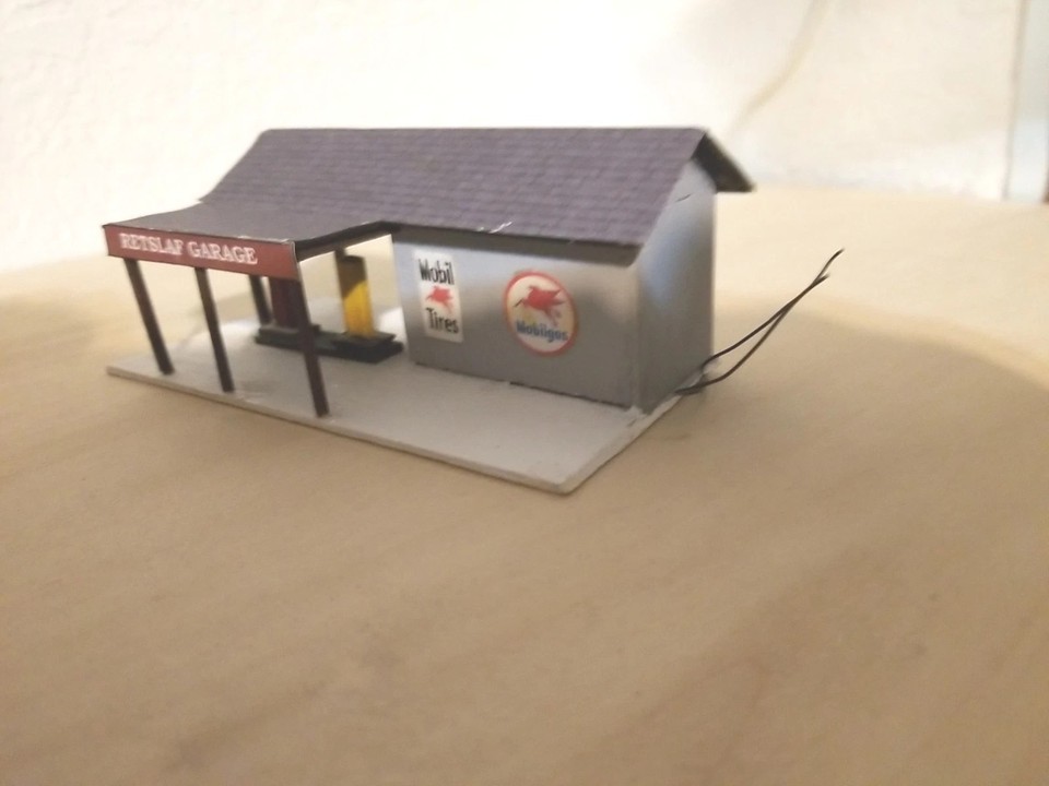 Vintage Mobil HO Scale Gas Service Station with Pumps and Light ...
