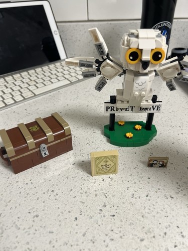 LEGO Harry Potter Hedwig at 4 Privet Drive Owl Figure Toy 76425 | eBay