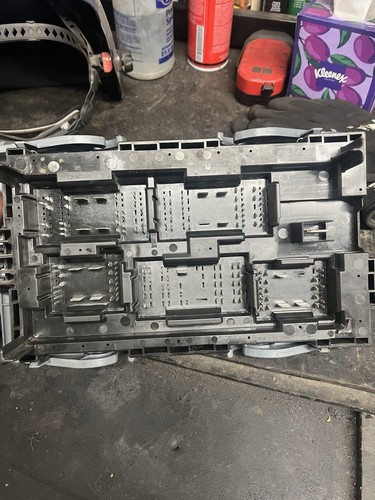 Genuine GM Block Engine Compartment Fuse Junction Box Relay 22798213 | eBay