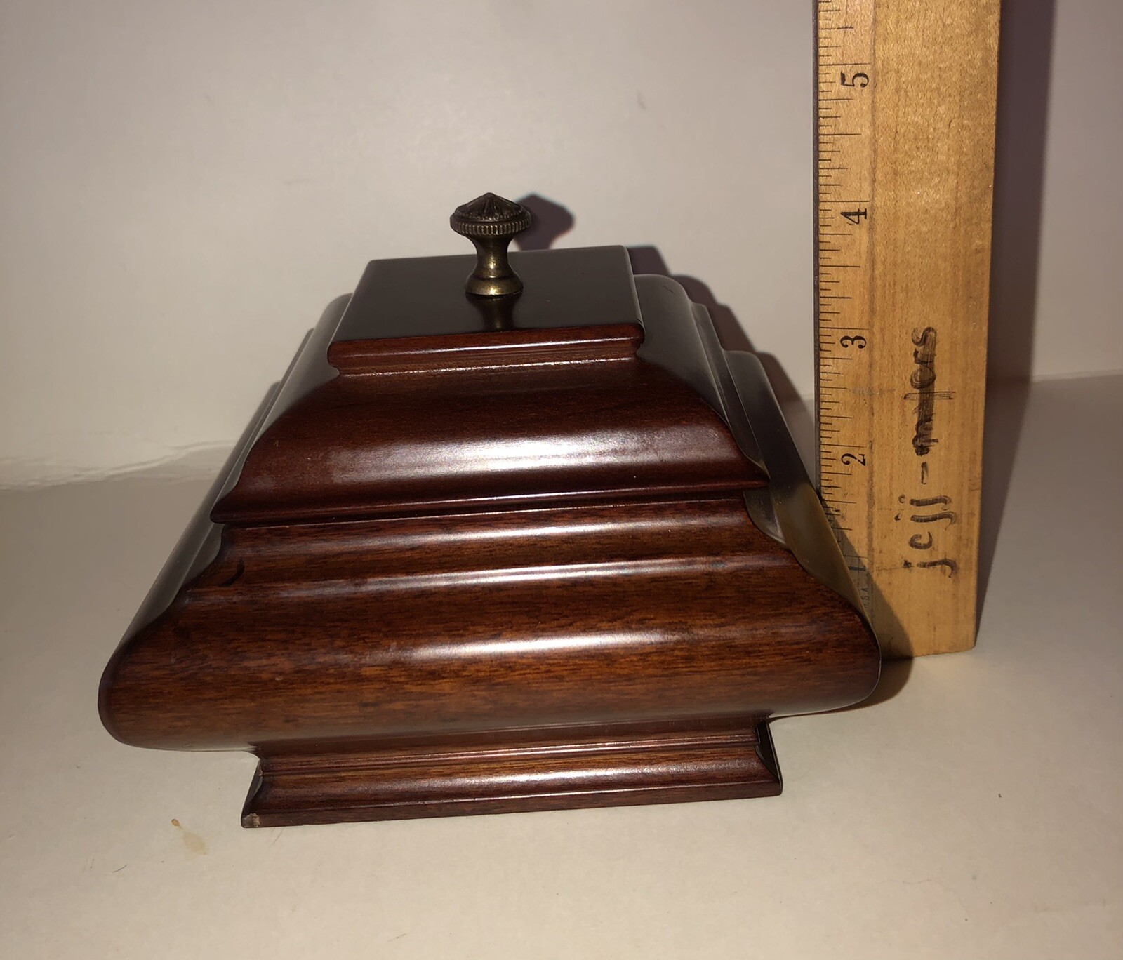 VTG BOMBAY CO. MAHOGANY WOOD MUSICAL (SEE VIDEO) RING BOX GREEN VELVET ...