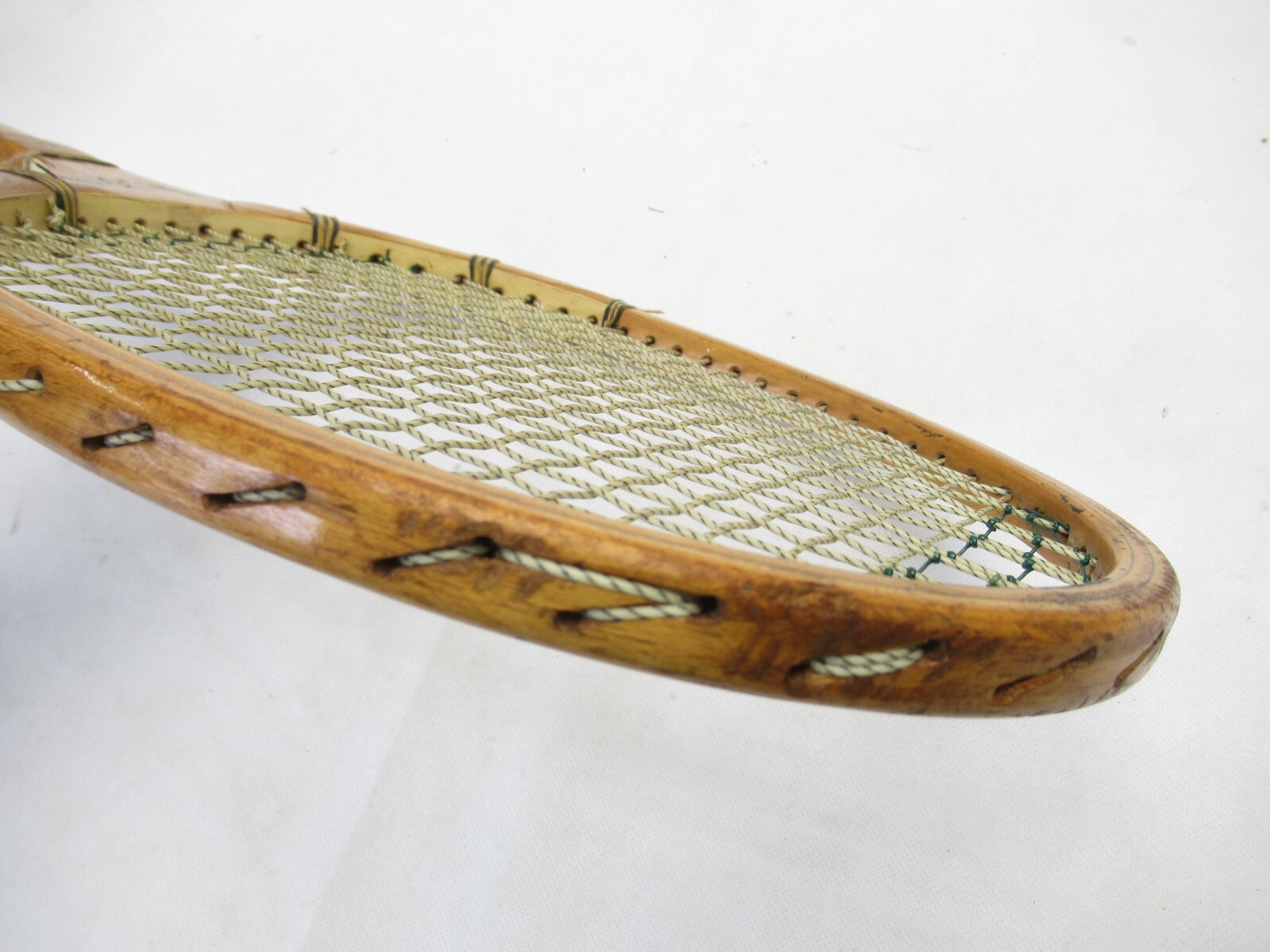VINTAGE HARRY C. LEE CO. "THE BAT" WOODEN TENNIS RACQUET. ANTIQUE ...