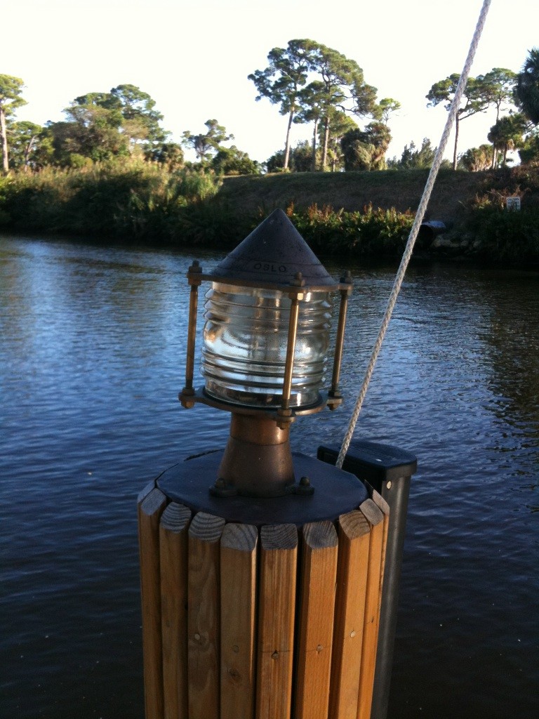 Marine Dock Piling Lights SOLAR PILING CAP LIGHT Dock Edge+