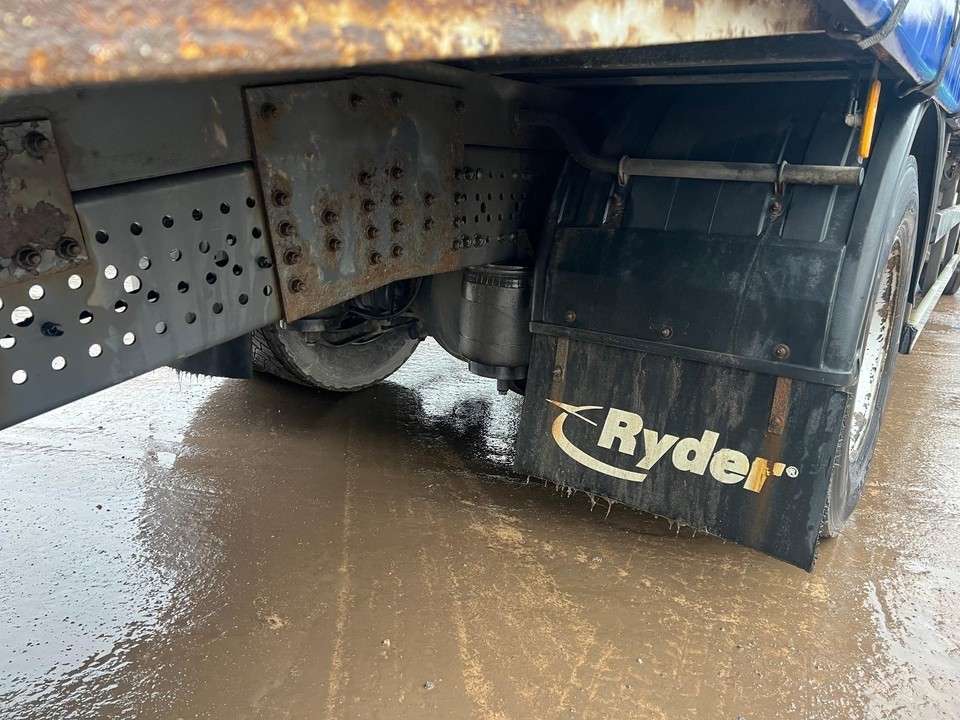 Mercedes-Benz ANTOS 1824 CURTAINSIDER WITH LOADING RAMP AND WINCH/CAR ...