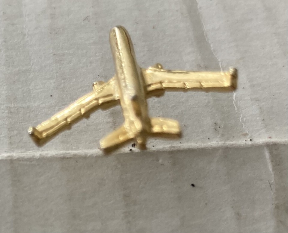 Jet Airliner Plane Metal Tie Tack Pin Vintage Gold Tone Aviation Flying ...