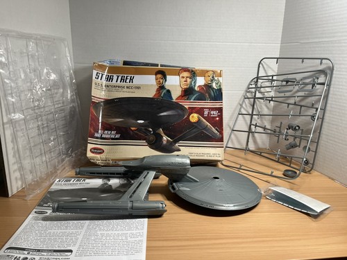 Polar Lights Star Trek Discovery U.S.S NCC-1701 1/1000 Model Partially ...