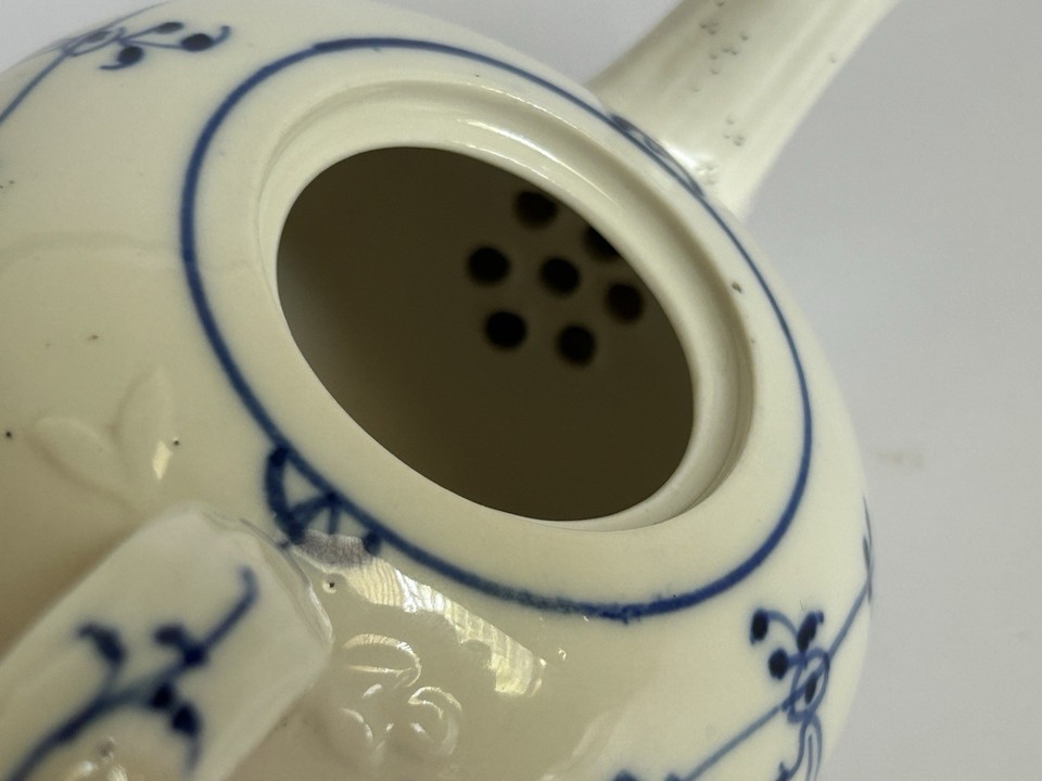 Antique Rauenstein German Porcelain Teapot Blue & White Strawflower ...