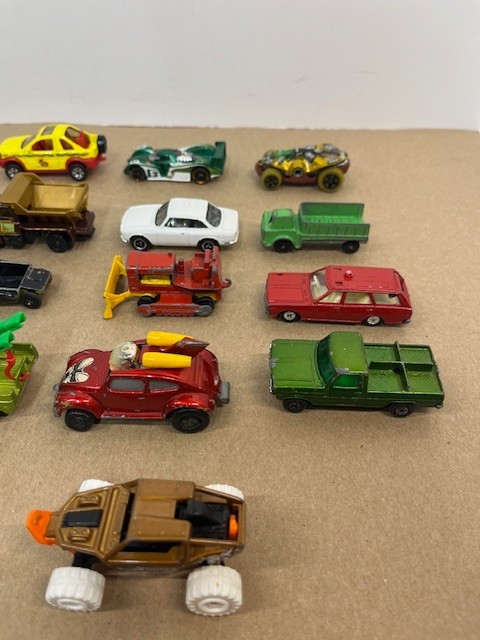 Vintage Matchbox Case w/Cars, mostly Matchbox. 48 total. Case is ...