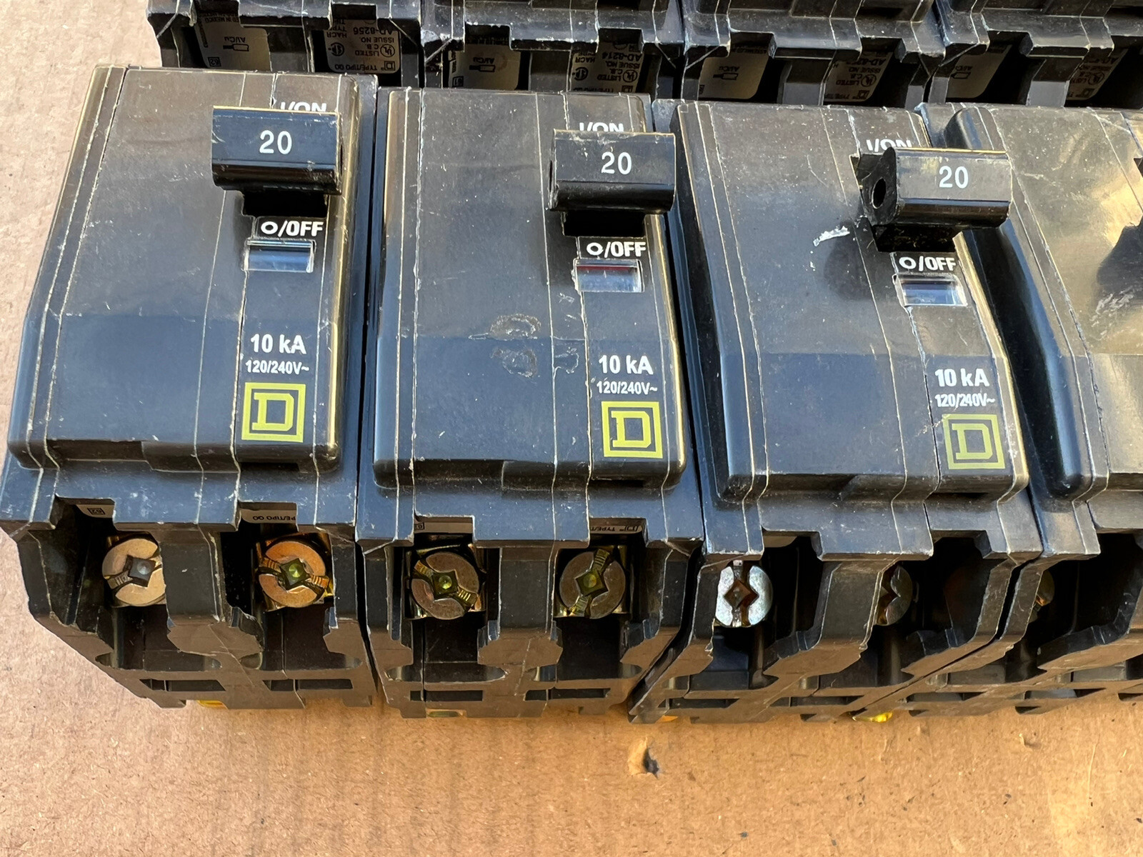 Lot Of 5 Square D QO220 2 Pole 20 Amp 120/240 V AC Type QO Plug In ...