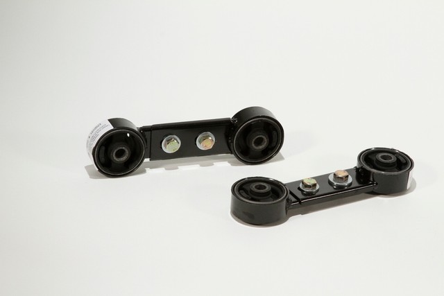 One MTC Engine Mount Right 1010047 112104Z010 for Nissan for sale ...