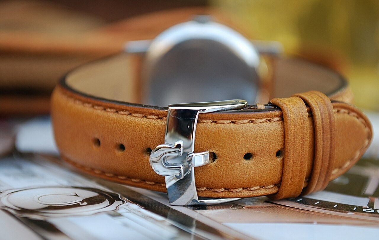 OMEGA GOLD OR SILVER PLATED BUCKLE ON 18mm TAN LEATHER WATCH STRAP-NEW ...
