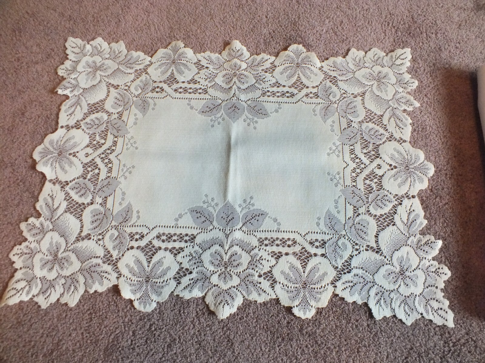 Collectible Beautiful Heritage Lace Doily Table Linen Off White 20x13.5 ...