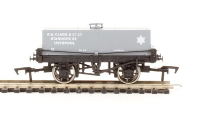 Dapol 4F-032-009 4-wheel rectangular tank wagon "Clare, Liverpool" - 12 ...