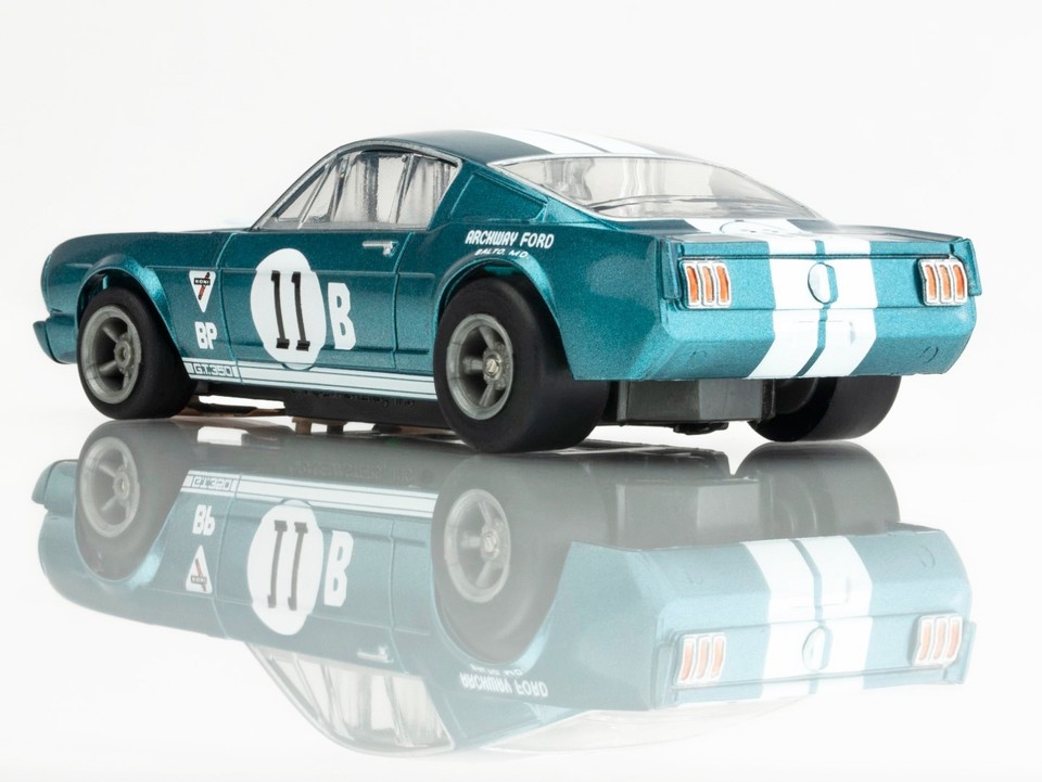 AFX Mega G+ 1965 Shelby GT350R Mustang #11 Mark Donohue HO Slot Car ...