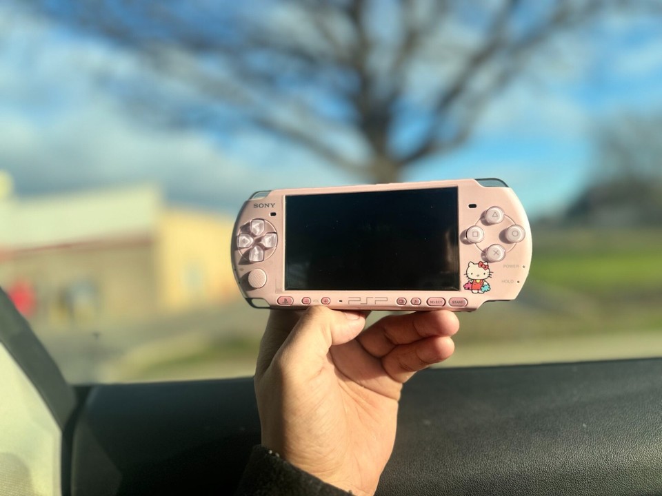 Hello Kitty Upgraded Sony PlayStation Portable PSP with USB charger ...