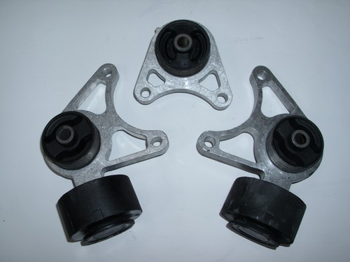LAND ROVER FREELANDER 1 REAR DIFF MOUNT MOUNTING KIT - NEW DIFF MOUNTS ...