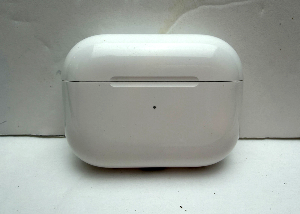 Apple AirPods Pro 2nd Generation (A2698) Lightening port & MagSafe Case ...