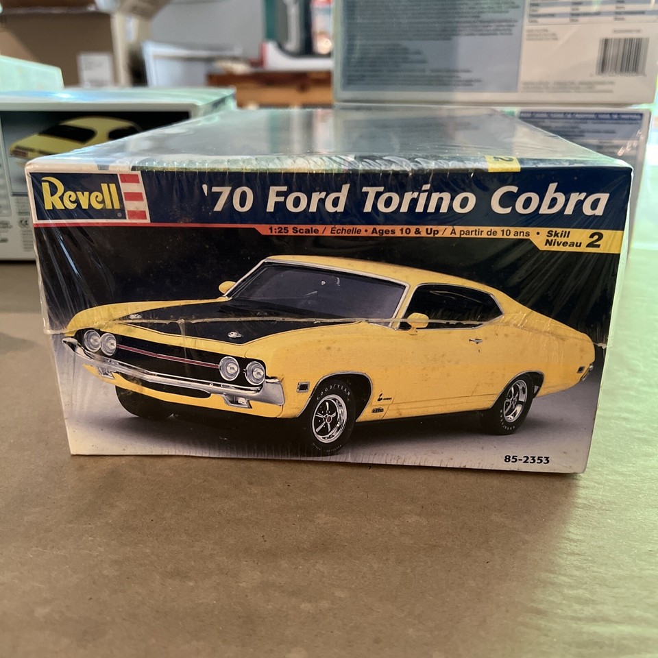 NEW Revell ‘70 1970 FORD TORINO COBRA 1/25 Scale Model Kit #85-2353 ...