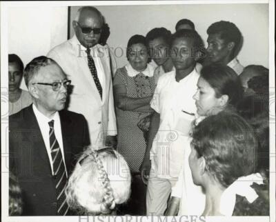 1971 Press Photo Candidate Ramon Cruz speaks to supporters in Honduras ...