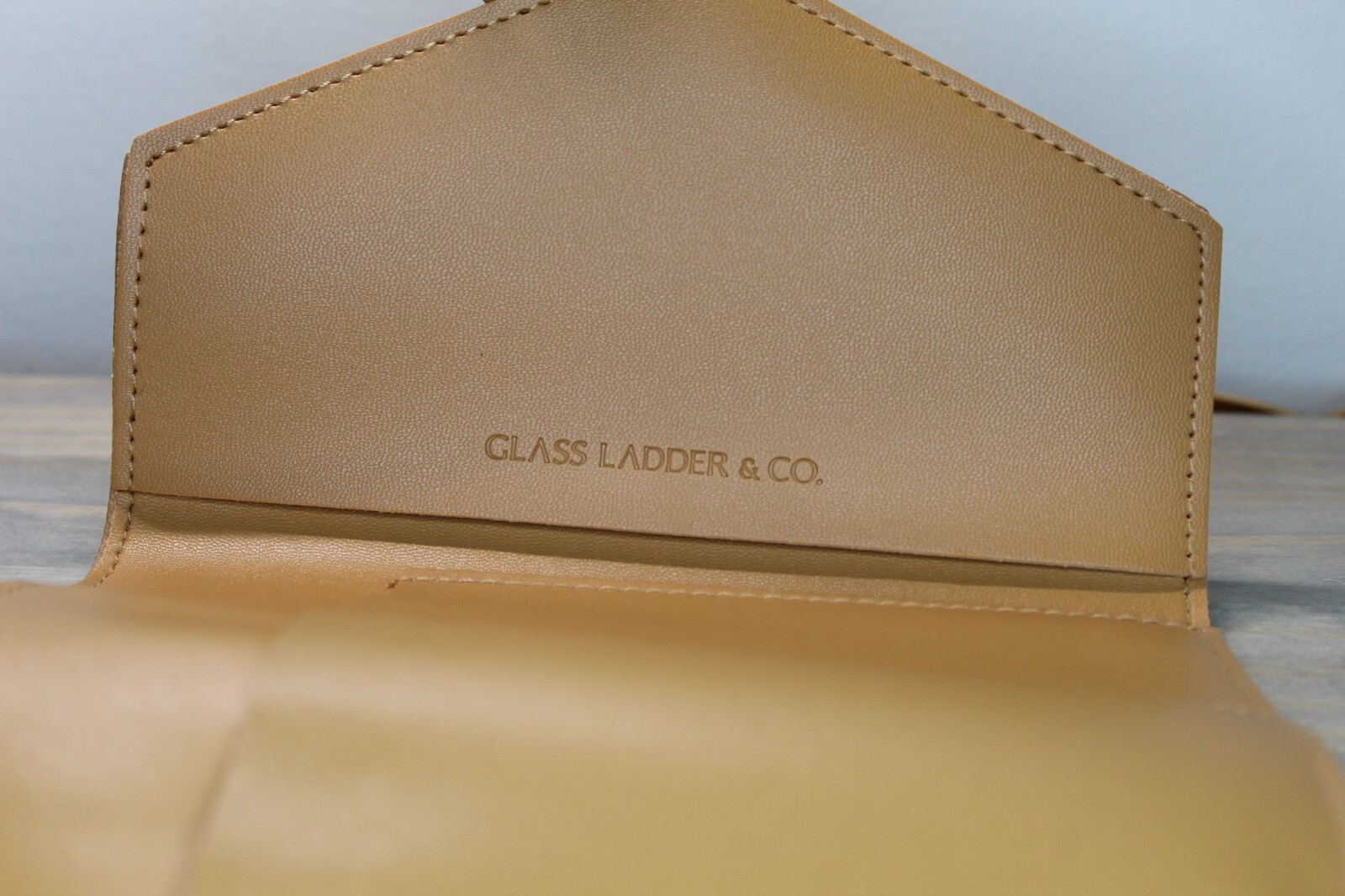 Glass Ladder & Co. Katherine Tech Organizer / Tan Hon… - Gem