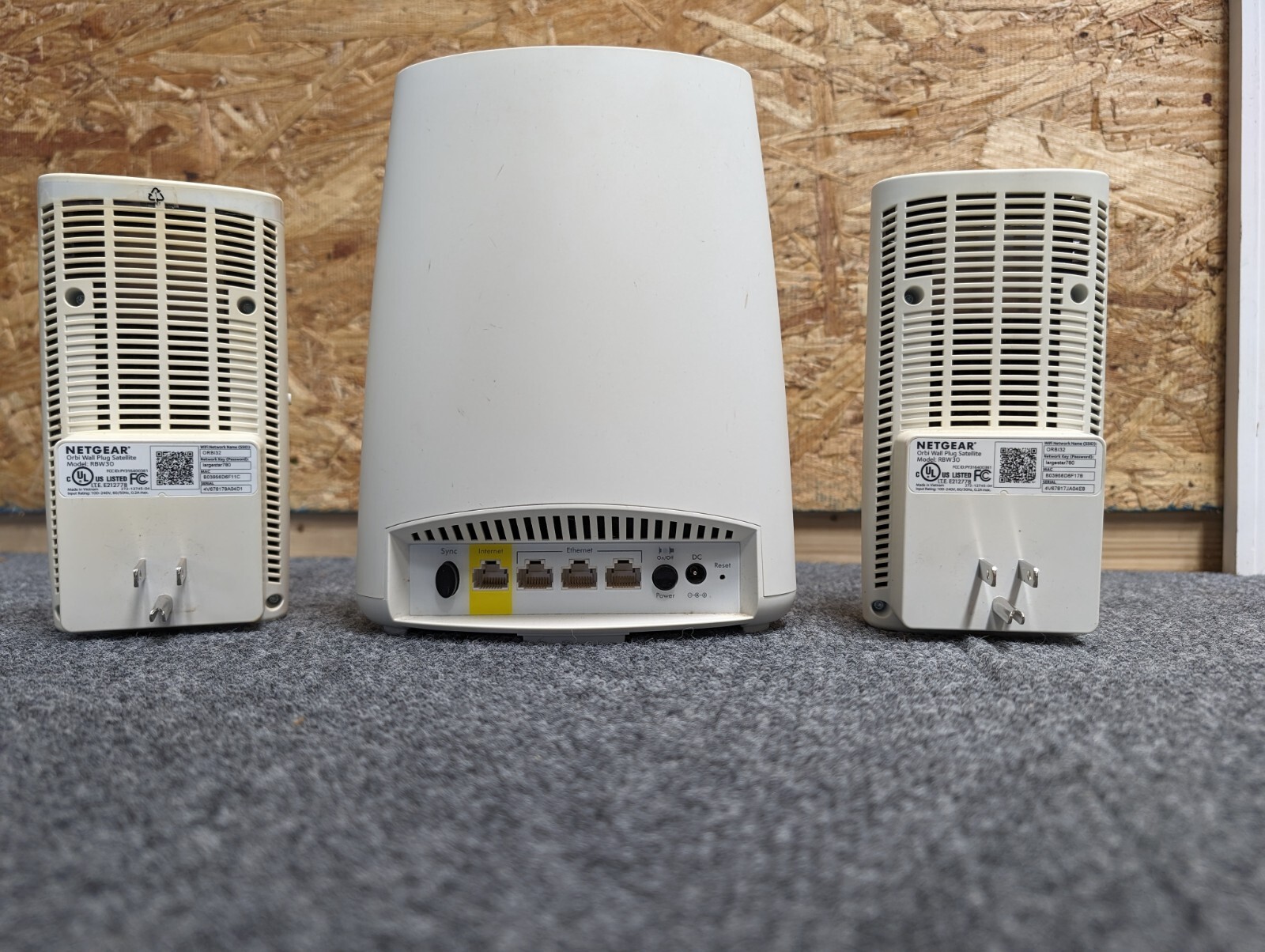 Netgear Orbi RBR40 mesh WiFi Wireless Router w/ 2 Satellite Tri-band ...